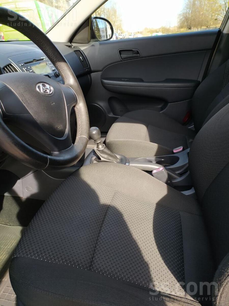 Blue Hyundai i30 2010 in Riga, with an engine capacity of 1.40 L and mileage of 148 thousand km for 3400 €, photo 8 on AUTOMOTO.COM.LV