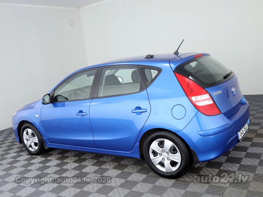 Zils Hyundai i30 2010 Tallina, ar dzinēja tilpumu 1.40 L un nobraukumu 92 tūkst. km par 2499 €, foto 5 vietnē AUTOMOTO.COM.LV
