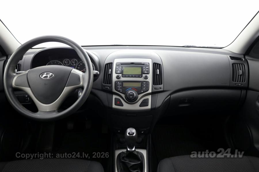 Zils Hyundai i30 2010 Tallina, ar dzinēja tilpumu 1.40 L un nobraukumu 92 tūkst. km par 2499 €, foto 6 vietnē AUTOMOTO.COM.LV
