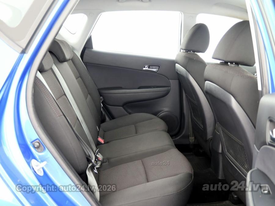 Zils Hyundai i30 2010 Tallina, ar dzinēja tilpumu 1.40 L un nobraukumu 92 tūkst. km par 2499 €, foto 8 vietnē AUTOMOTO.COM.LV