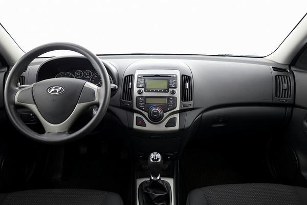 Zils Hyundai i30 2010 Tallina, ar dzinēja tilpumu 1.40 L un nobraukumu 92 tūkst. km par 2499 €, foto 5 vietnē AUTOMOTO.COM.LV