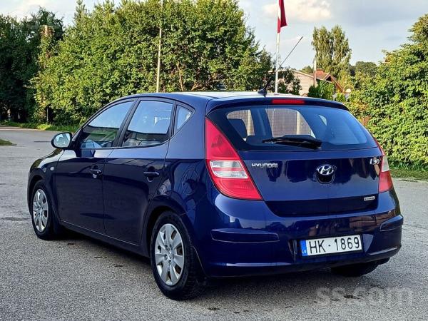 Blue Hyundai i30 2010 in Riga, with an engine capacity of 1.60 L and mileage of 0 thousand km for 2690 €, photo 3 on AUTOMOTO.COM.LV
