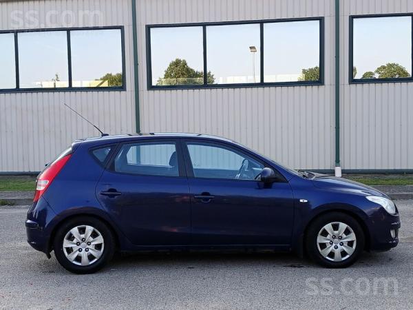 Blue Hyundai i30 2010 in Riga, with an engine capacity of 1.60 L and mileage of 0 thousand km for 2690 €, photo 5 on AUTOMOTO.COM.LV