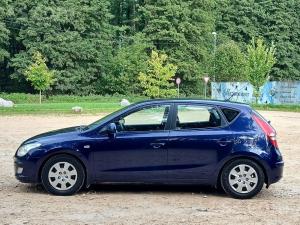 Blue Hyundai i30 2010 in Riga, with an engine capacity of 1.60 L and mileage of 0 thousand km for 2790 €, photo 4 on AUTOMOTO.COM.LV