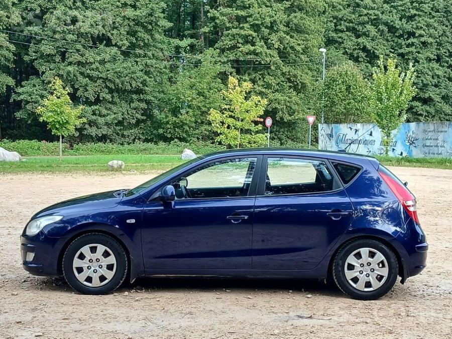 Blue Hyundai i30 2010 in Riga, with an engine capacity of 1.60 L and mileage of 0 thousand km for 2790 €, photo 4 on AUTOMOTO.COM.LV