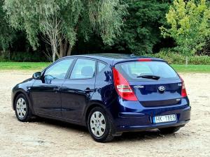 Blue Hyundai i30 2010 in Riga, with an engine capacity of 1.60 L and mileage of 0 thousand km for 2790 €, photo 5 on AUTOMOTO.COM.LV