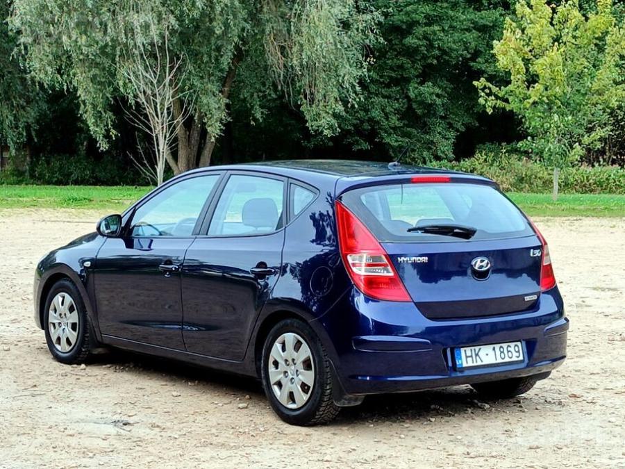 Blue Hyundai i30 2010 in Riga, with an engine capacity of 1.60 L and mileage of 0 thousand km for 2790 €, photo 5 on AUTOMOTO.COM.LV