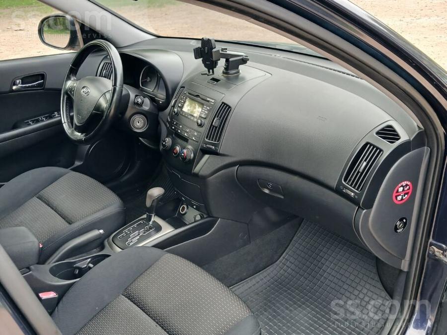 Blue Hyundai i30 2010 in Riga, with an engine capacity of 1.60 L and mileage of 0 thousand km for 2790 €, photo 8 on AUTOMOTO.COM.LV
