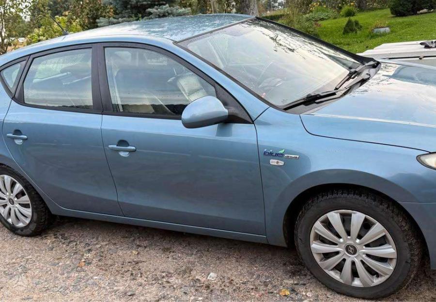 Zils Hyundai i30 2010 Viļņa, ar dzinēja tilpumu 1.58 L un nobraukumu 180 tūkst. km par 2450 €, foto 4 vietnē AUTOMOTO.COM.LV