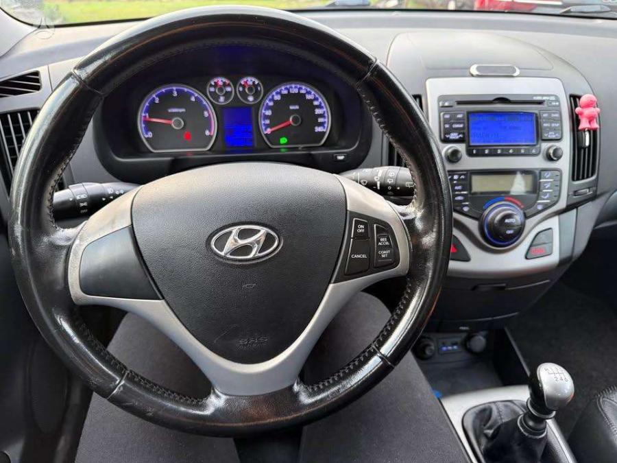 Zils Hyundai i30 2010 Viļņa, ar dzinēja tilpumu 1.58 L un nobraukumu 180 tūkst. km par 2450 €, foto 6 vietnē AUTOMOTO.COM.LV