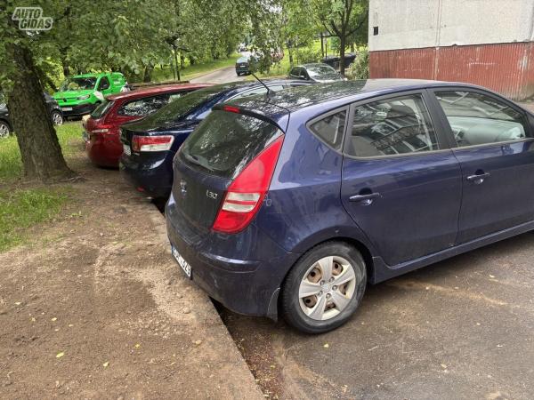Blue Hyundai i30 2011 in Vilnius, with an engine capacity of 1.60 L and mileage of 264 thousand km for 1200 €, photo 3 on AUTOMOTO.COM.LV