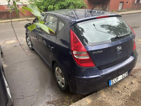 Blue Hyundai i30 2011 in Vilnius, with an engine capacity of 1.60 L and mileage of 264 thousand km for 1200 €, photo 6 on AUTOMOTO.COM.LV