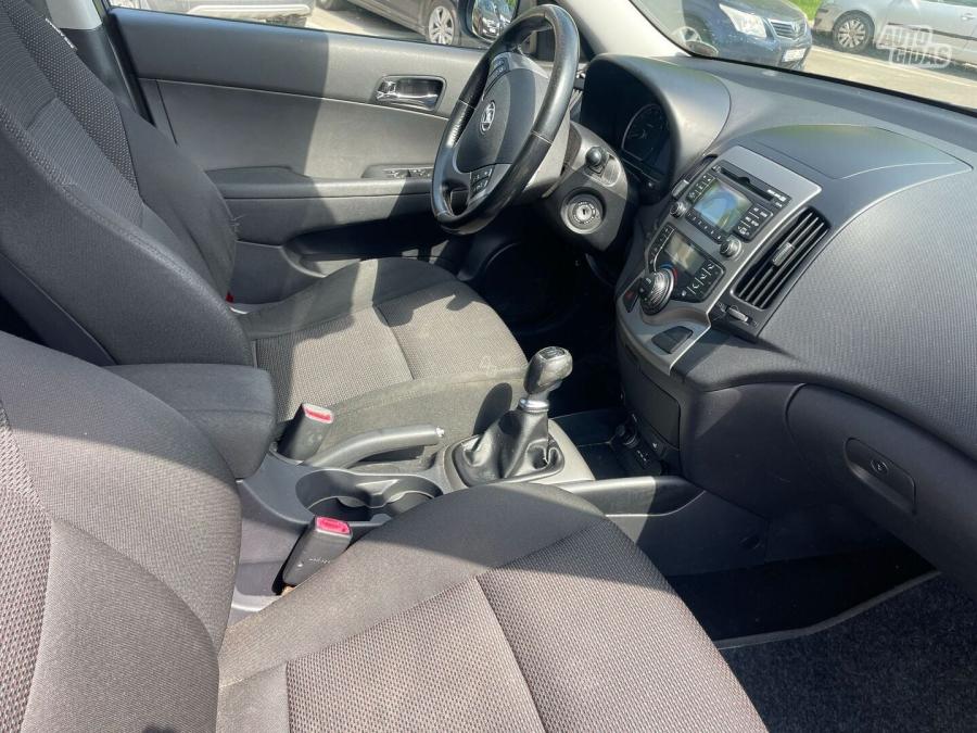 Blue Hyundai i30 2011 in Vilnius, with an engine capacity of 1.60 L and mileage of 264 thousand km for 1200 €, photo 13 on AUTOMOTO.COM.LV