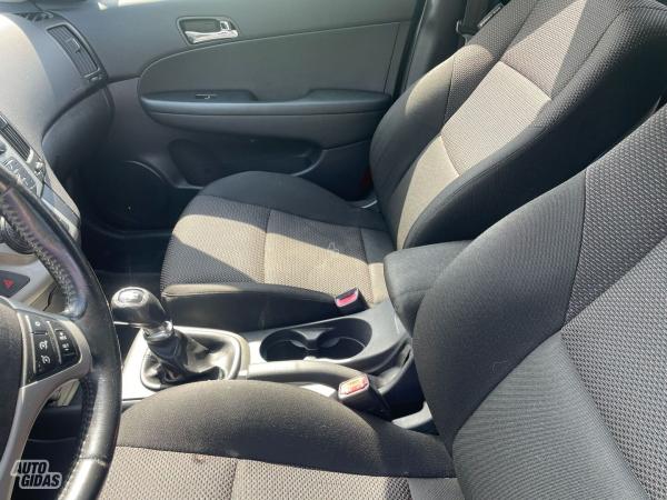 Blue Hyundai i30 2011 in Vilnius, with an engine capacity of 1.60 L and mileage of 264 thousand km for 1200 €, photo 8 on AUTOMOTO.COM.LV