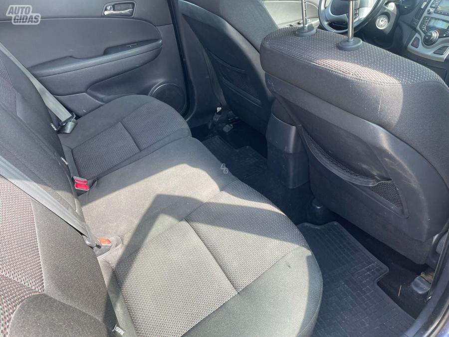 Blue Hyundai i30 2011 in Vilnius, with an engine capacity of 1.60 L and mileage of 264 thousand km for 1200 €, photo 12 on AUTOMOTO.COM.LV