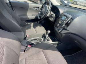 Blue Hyundai i30 2011 in Vilnius, with an engine capacity of 1.60 L and mileage of 264 thousand km for 1200 €, photo 13 on AUTOMOTO.COM.LV