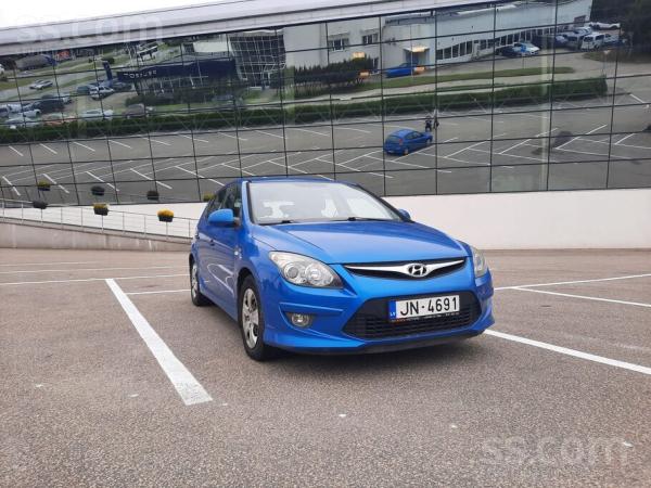 Blue Hyundai i30 2011 in Riga, with an engine capacity of 1.40 L and mileage of 310 thousand km for 1100 €, photo 2 on AUTOMOTO.COM.LV