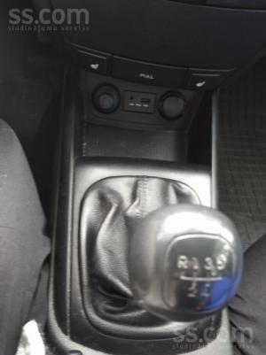 Blue Hyundai i30 2011 in Riga, with an engine capacity of 1.40 L and mileage of 313 thousand km for 1500 €, photo 5 on AUTOMOTO.COM.LV