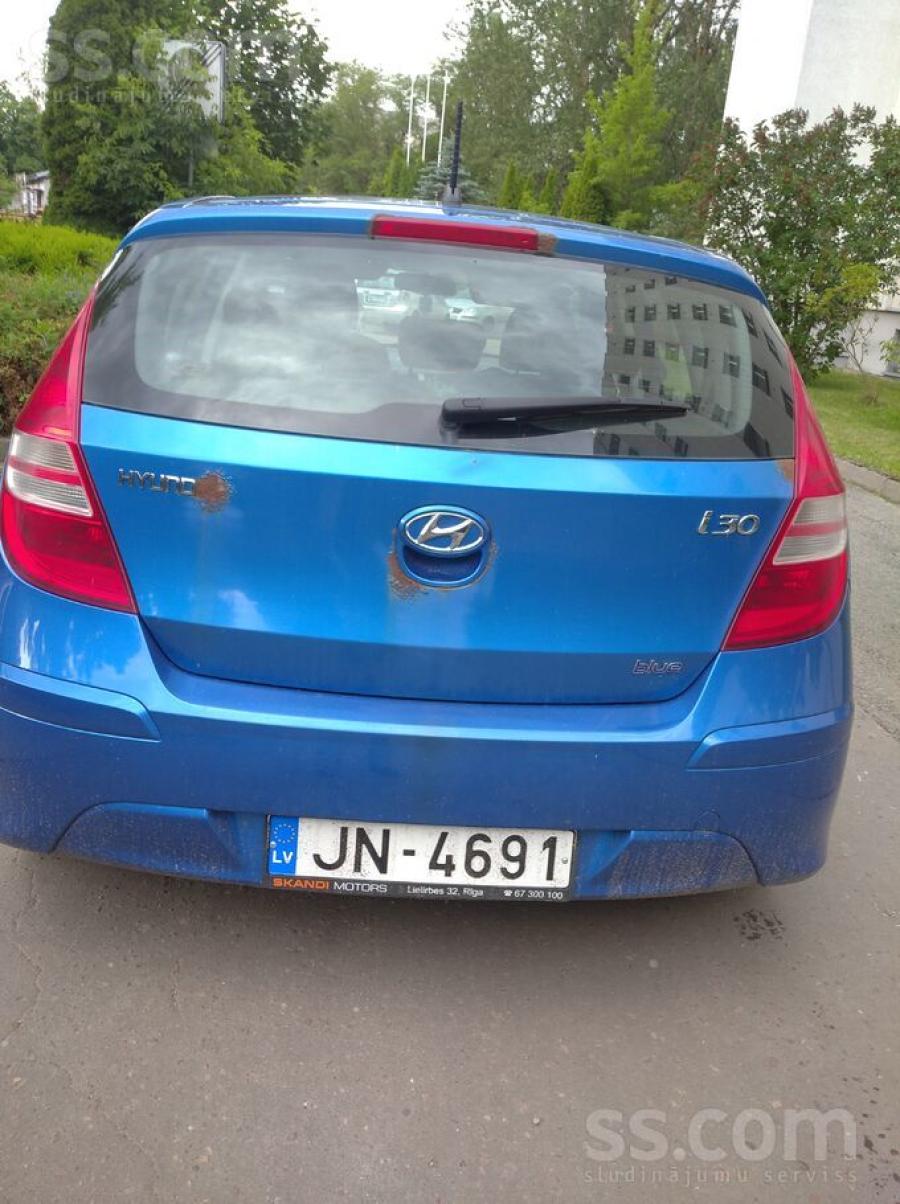 Blue Hyundai i30 2011 in Riga, with an engine capacity of 1.40 L and mileage of 313 thousand km for 1500 €, photo 10 on AUTOMOTO.COM.LV