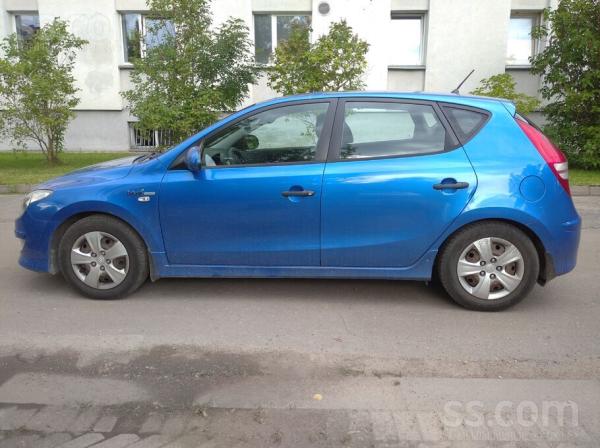 Синий Хендай i30 2011 в Рига, объемом двигателя 1.40 л и пробегом 313 тыс. км за 1100 €, фото 2 на AUTOMOTO.COM.LV
