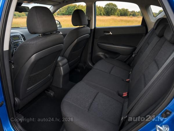 Синий Хендай i30 2011 в Таллин, объемом двигателя 1.40 л и пробегом 110 тыс. км за 2990 €, фото 9 на AUTOMOTO.COM.LV
