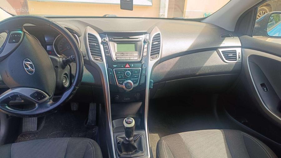 Blue Hyundai i30 2012 in Vilnius, with an engine capacity of 1.40 L and mileage of 267 thousand km for 2200 €, photo 13 on AUTOMOTO.COM.LV