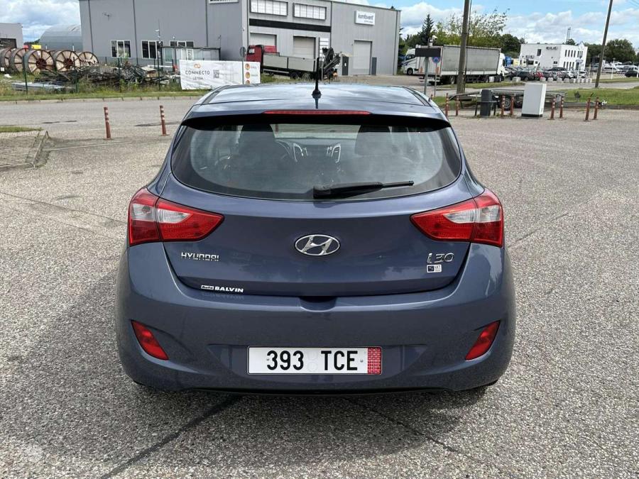 Blue Hyundai i30 2012 in Marijampole, with an engine capacity of 1.59 L and mileage of 179 thousand km for 5900 €, photo 9 on AUTOMOTO.COM.LV
