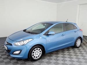 Синий Хендай i30 2012 в Таллин, объемом двигателя 1.60 л и пробегом 296 тыс. км за 2199 €, фото 10 на AUTOMOTO.COM.LV