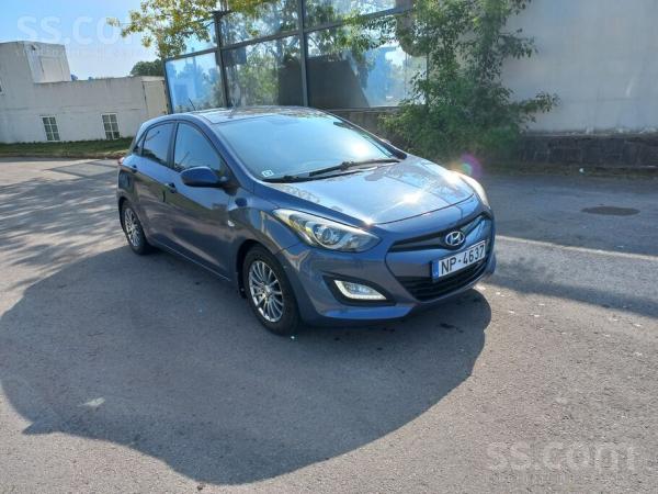 Blue Hyundai i30 2013 in Riga, with an engine capacity of 1.40 L and mileage of 128 thousand km for 4700 €, photo 1 on AUTOMOTO.COM.LV