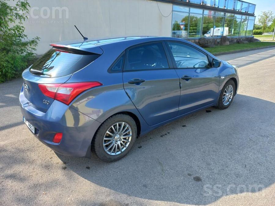 Blue Hyundai i30 2013 in Riga, with an engine capacity of 1.40 L and mileage of 128 thousand km for 4700 €, photo 3 on AUTOMOTO.COM.LV