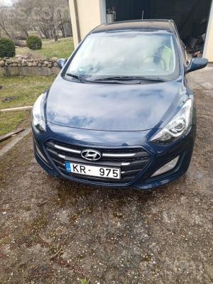 Zils Hyundai i30 2017 Rīga, ar dzinēja tilpumu 1.40 L un nobraukumu 134 tūkst. km par 8000 €, foto  vietnē AUTOMOTO.COM.LV