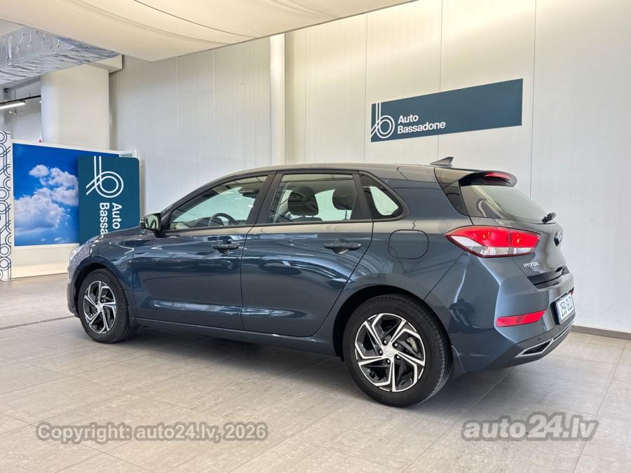Blue Hyundai i30 2024 in Tallinn, with an engine capacity of 1.00 L and mileage of 30 thousand km for 19400 €, photo 5 on AUTOMOTO.COM.LV