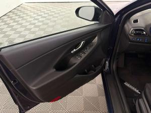 Zils Hyundai i30 2024 Marijampole, ar dzinēja tilpumu 1.00 L un nobraukumu 7 tūkst. km par 14999 €, foto 12 vietnē AUTOMOTO.COM.LV