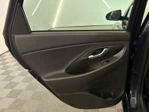 Zils Hyundai i30 2024 Marijampole, ar dzinēja tilpumu 1.00 L un nobraukumu 7 tūkst. km par 14999 €, foto 27 vietnē AUTOMOTO.COM.LV