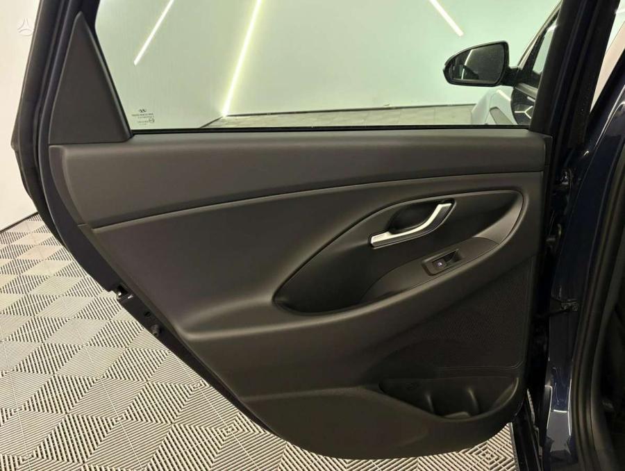 Zils Hyundai i30 2024 Marijampole, ar dzinēja tilpumu 1.00 L un nobraukumu 7 tūkst. km par 14999 €, foto 27 vietnē AUTOMOTO.COM.LV