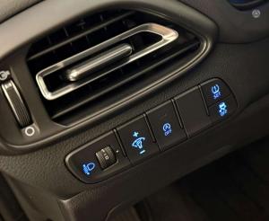 Zils Hyundai i30 2024 Marijampole, ar dzinēja tilpumu 1.00 L un nobraukumu 7 tūkst. km par 14999 €, foto 32 vietnē AUTOMOTO.COM.LV
