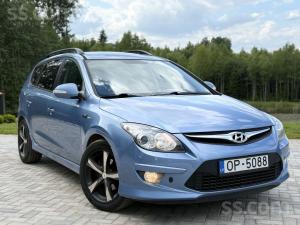 Zils Hyundai i30 2011 Cēsis, ar dzinēja tilpumu 1.60 L un nobraukumu 213 tūkst. km par 2500 €, foto  vietnē AUTOMOTO.COM.LV