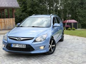 Blue Hyundai i30 2011 in Cesis, with an engine capacity of 1.60 L and mileage of 213 thousand km for 2500 €, photo 3 on AUTOMOTO.COM.LV