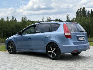 Blue Hyundai i30 2011 in Cesis, with an engine capacity of 1.60 L and mileage of 213 thousand km for 2500 €, photo 4 on AUTOMOTO.COM.LV