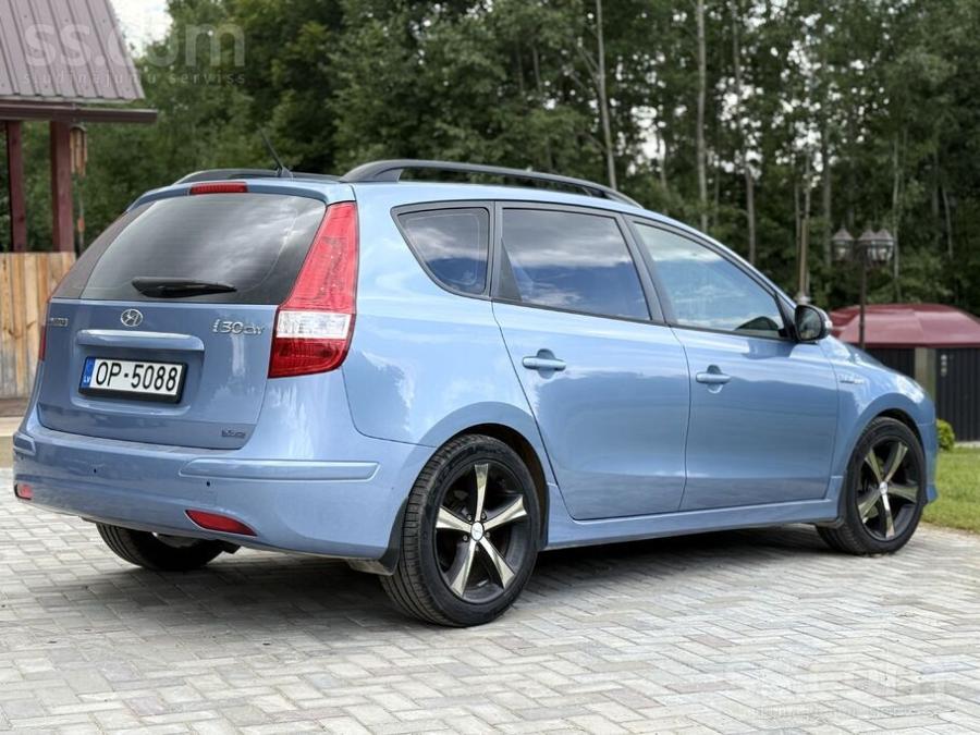 Blue Hyundai i30 2011 in Cesis, with an engine capacity of 1.60 L and mileage of 213 thousand km for 2500 €, photo 5 on AUTOMOTO.COM.LV