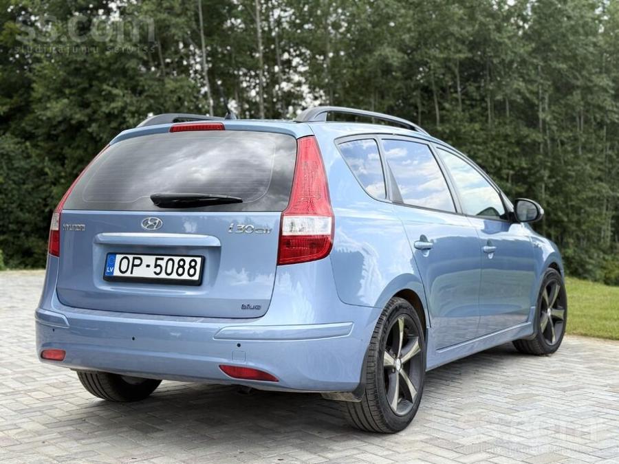 Blue Hyundai i30 2011 in Cesis, with an engine capacity of 1.60 L and mileage of 213 thousand km for 2500 €, photo 6 on AUTOMOTO.COM.LV