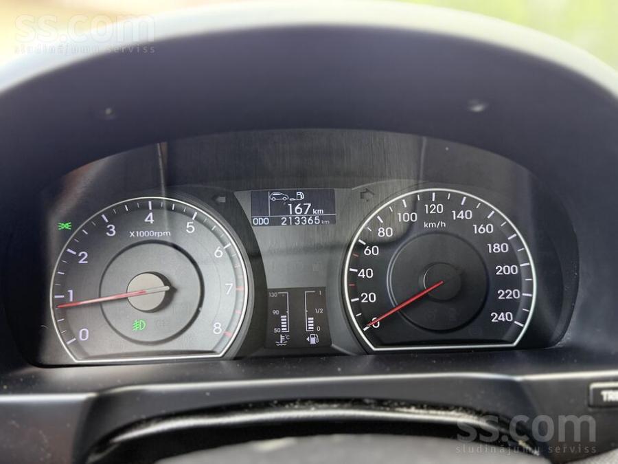 Blue Hyundai i30 2011 in Cesis, with an engine capacity of 1.60 L and mileage of 213 thousand km for 2500 €, photo 9 on AUTOMOTO.COM.LV
