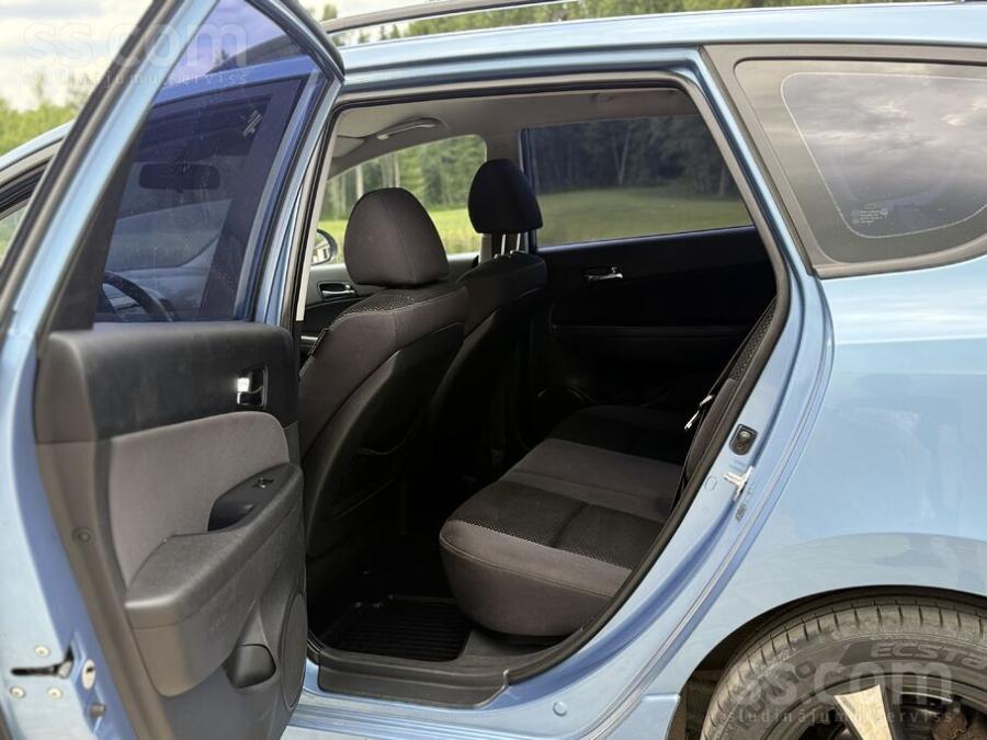 Blue Hyundai i30 2011 in Cesis, with an engine capacity of 1.60 L and mileage of 213 thousand km for 2500 €, photo 10 on AUTOMOTO.COM.LV