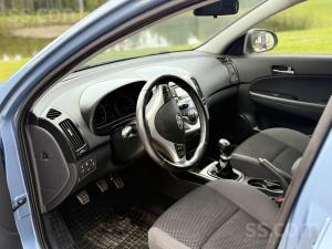 Blue Hyundai i30 2011 in Cesis, with an engine capacity of 1.60 L and mileage of 213 thousand km for 2500 €, photo 11 on AUTOMOTO.COM.LV