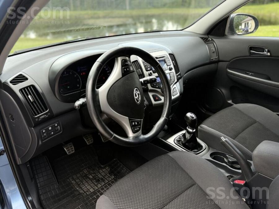 Blue Hyundai i30 2011 in Cesis, with an engine capacity of 1.60 L and mileage of 213 thousand km for 2500 €, photo 12 on AUTOMOTO.COM.LV