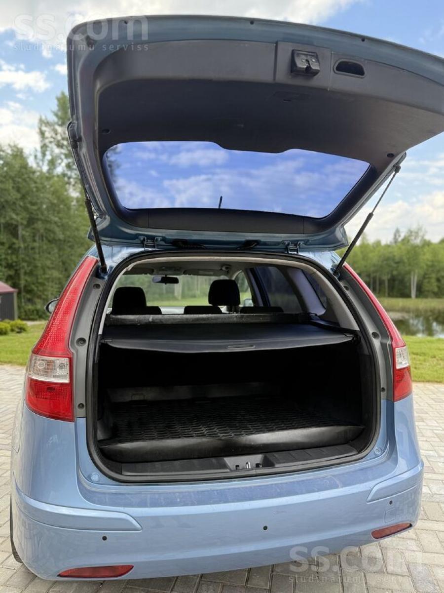 Blue Hyundai i30 2011 in Cesis, with an engine capacity of 1.60 L and mileage of 213 thousand km for 2500 €, photo 13 on AUTOMOTO.COM.LV