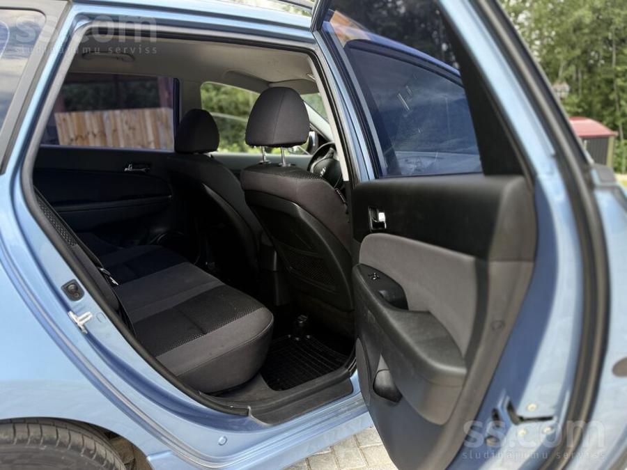 Blue Hyundai i30 2011 in Cesis, with an engine capacity of 1.60 L and mileage of 213 thousand km for 2500 €, photo 14 on AUTOMOTO.COM.LV