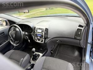 Blue Hyundai i30 2011 in Cesis, with an engine capacity of 1.60 L and mileage of 213 thousand km for 2500 €, photo 16 on AUTOMOTO.COM.LV