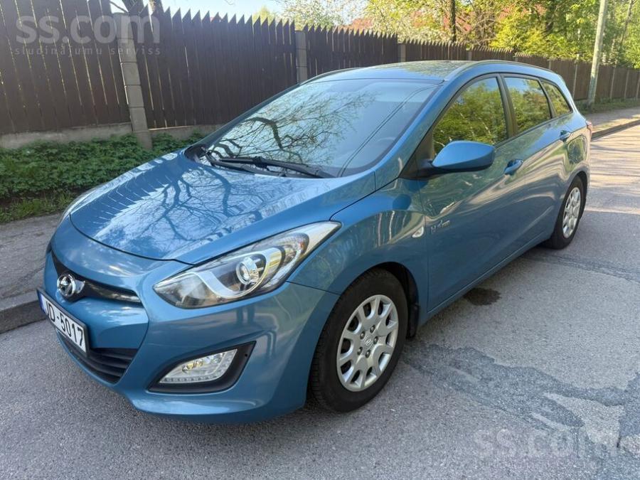 Blue Hyundai i30 2012 in Riga, with an engine capacity of 1.40 L and mileage of 151 thousand km for 4500 €, photo 1 on AUTOMOTO.COM.LV