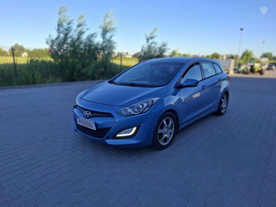 Blue Hyundai i30 2012 in Kaunas, with an engine capacity of 1.58 L and mileage of 268 thousand km for 3600 €, photo 4 on AUTOMOTO.COM.LV
